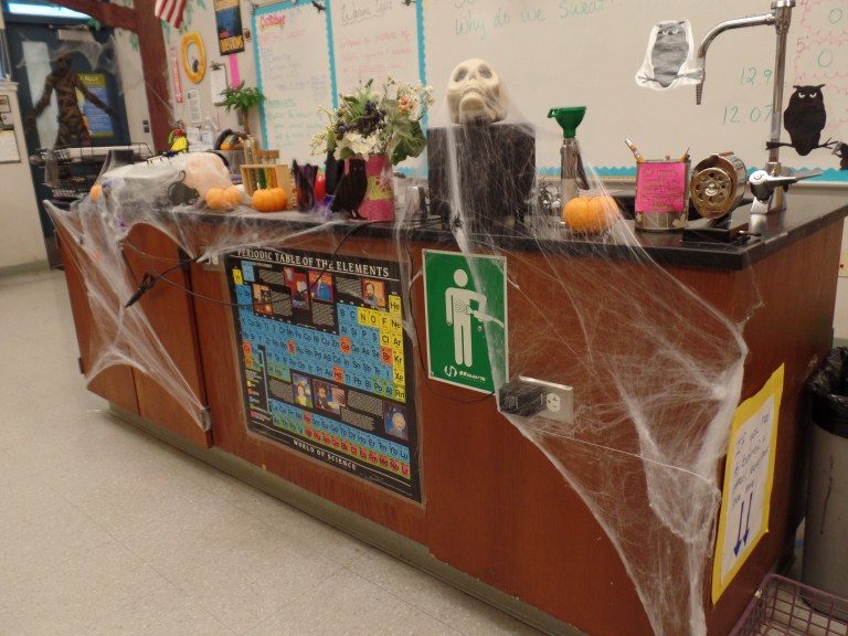 Halloween: Making your Classroom SPOOKtacular! | The Ardent Teacher
